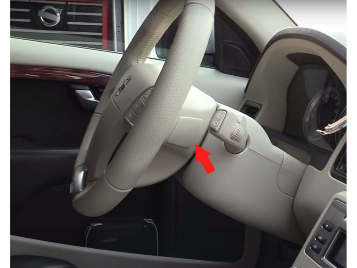 Volvo Steering Wheel Plastic Cap Beige - 31414947 | Volvo Dealer ...