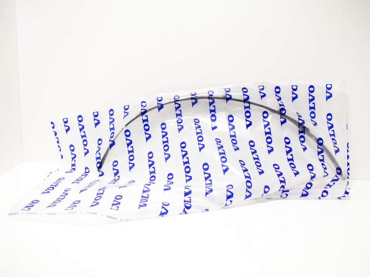 Volvo Wheel Arch Molding Right Front - 32216424 | Volvo Dealer Accessories