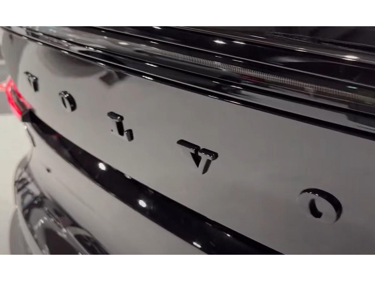 Genuine Volvo Emblem For Trunklid High Gloss Black Volvo EC40 For ...